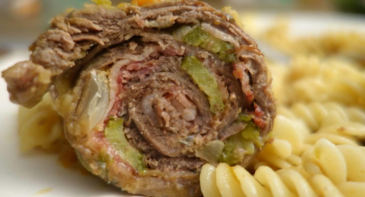 Goveđe rolice punjene slanim inćunima i slaninom | Index Recepti