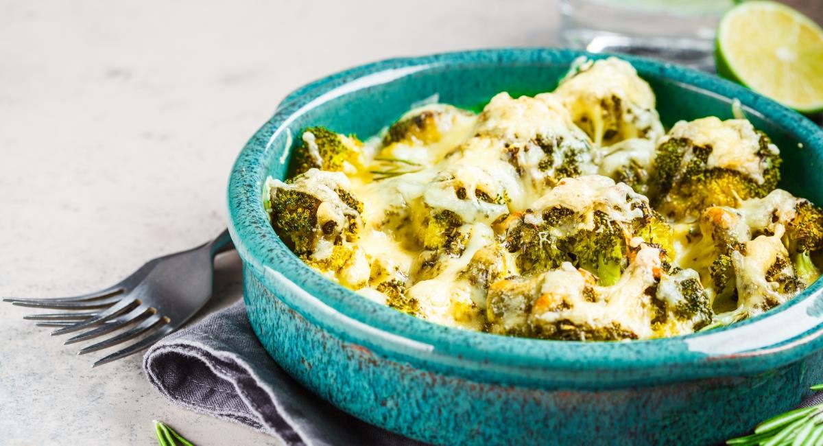 Brokula u bešamel umaku s parmezanom | Index Recepti