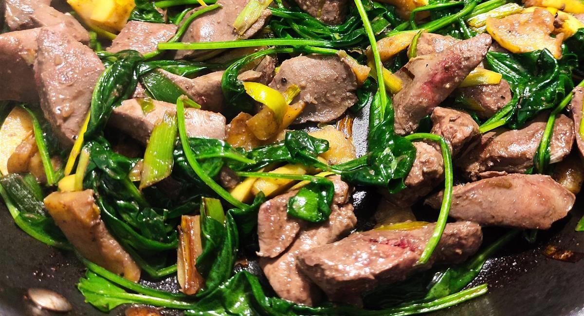 Pileća jetrica s jabukom i lukom | Index Recepti