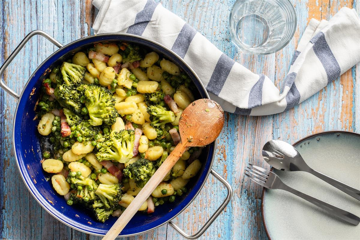 Njoki s brokulom i slaninom | Index Recepti