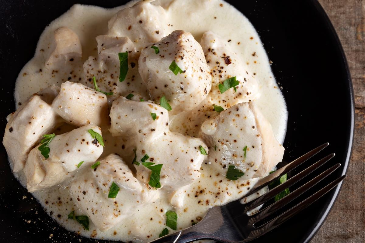 Pileći file u bijelom umaku | Index Recepti