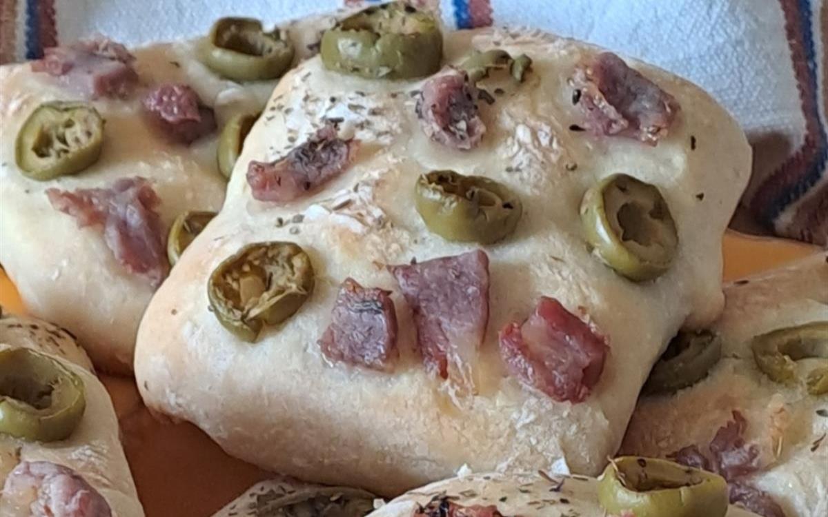 Peciva s maslinama i domaćom pečenicom | Index Recepti